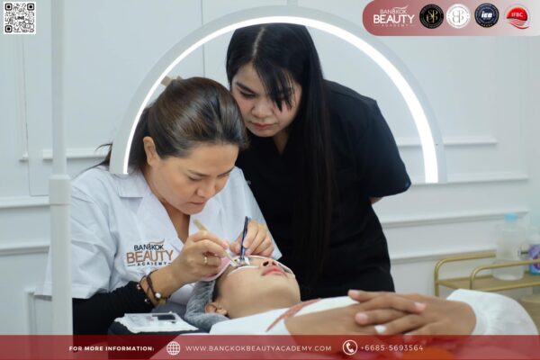 PROFESSIONAL EYELASH EXTENSIONS - Bangkok Beauty Academy